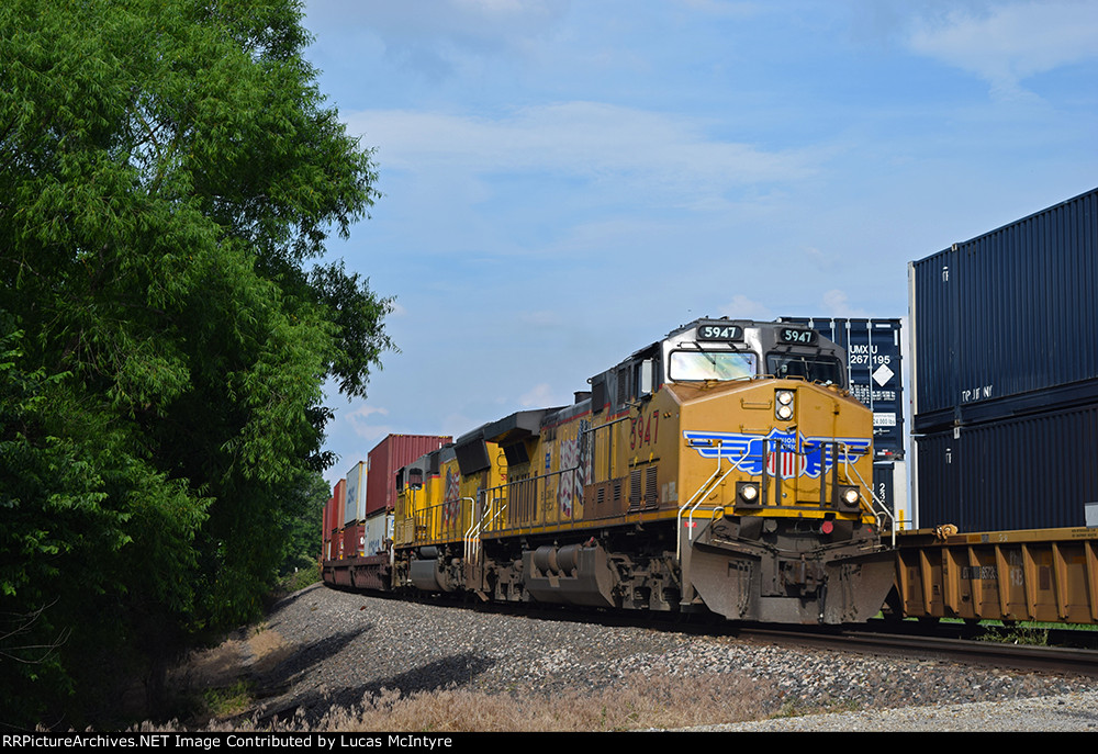 UP 5947 westbound UP intermodal train